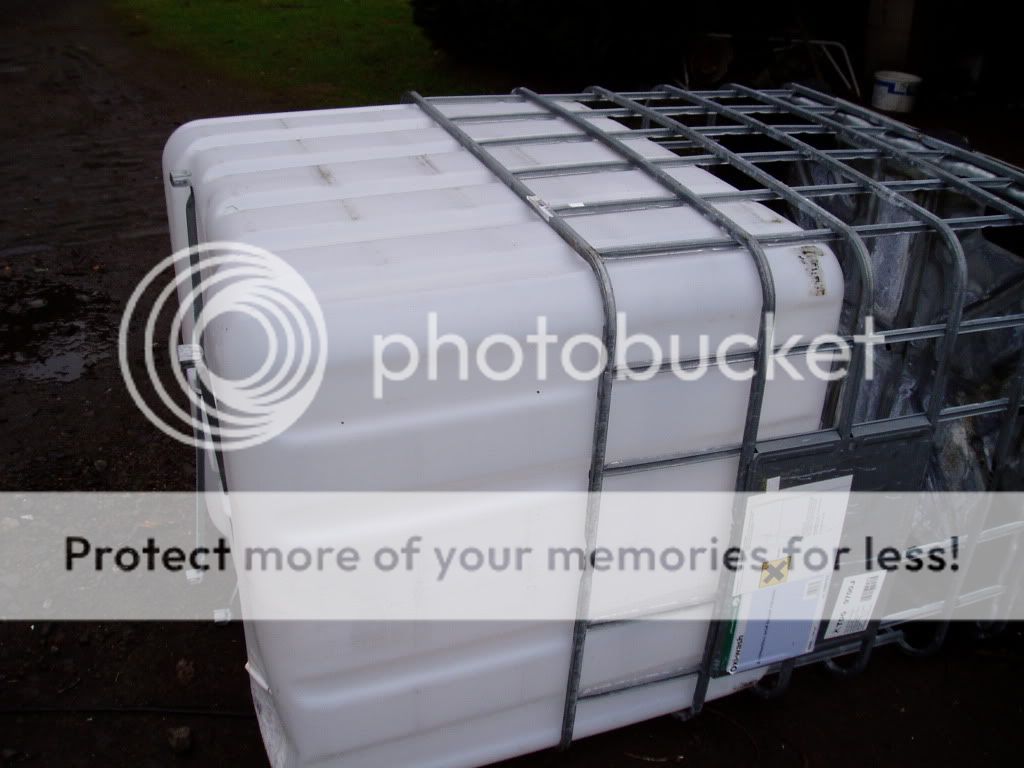 How to make a doe box out of two 1000lt plastic containers. | The ...