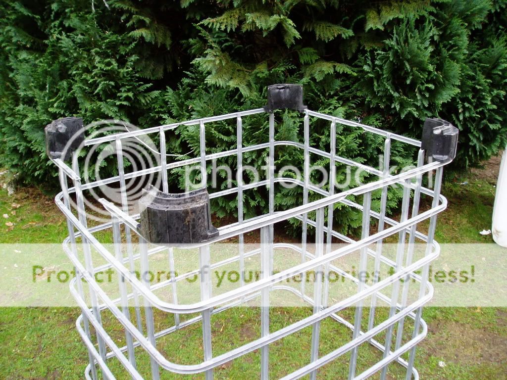 How to make a doe box out of two 1000lt plastic containers. | The ...