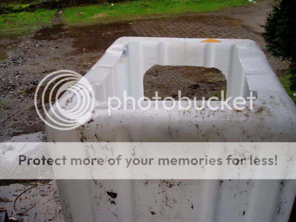 How to make a doe box out of two 1000lt plastic containers. | The ...