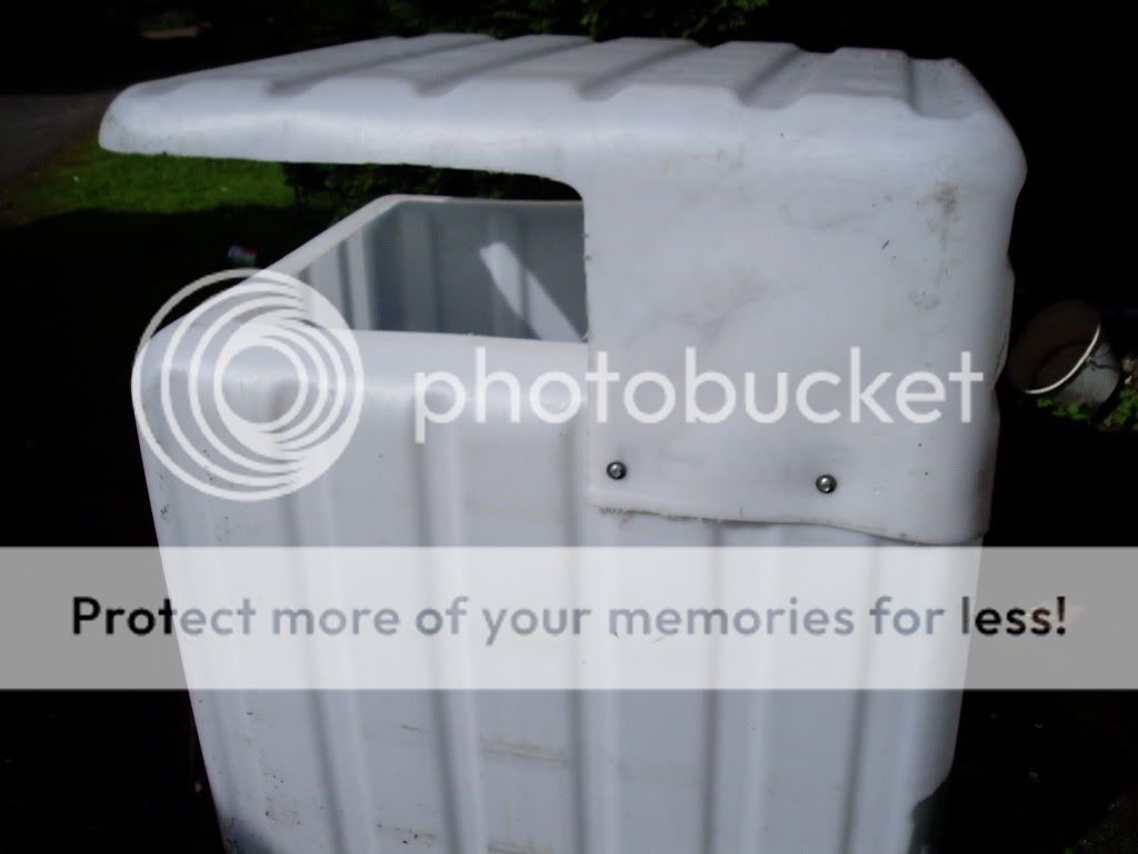 How to make a doe box out of two 1000lt plastic containers. | The ...