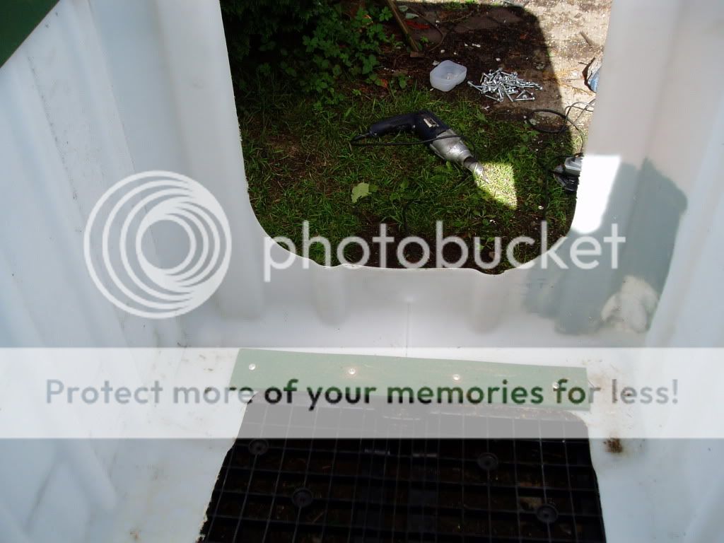 How to make a doe box out of two 1000lt plastic containers. | The ...