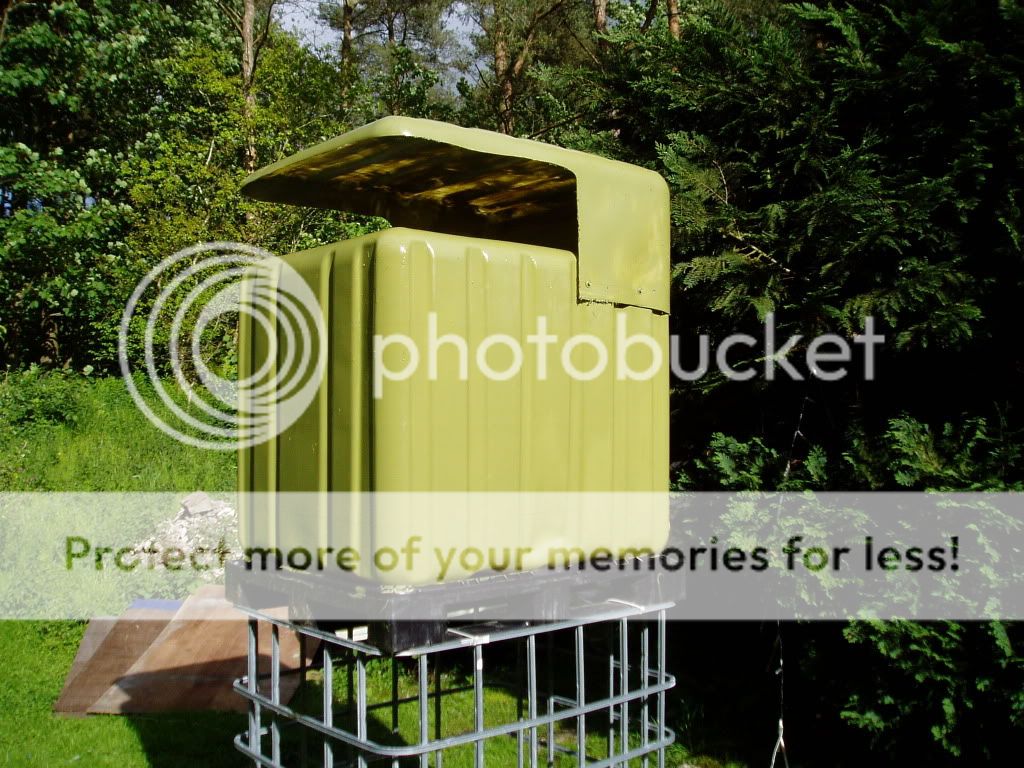 How to make a doe box out of two 1000lt plastic containers. | The ...